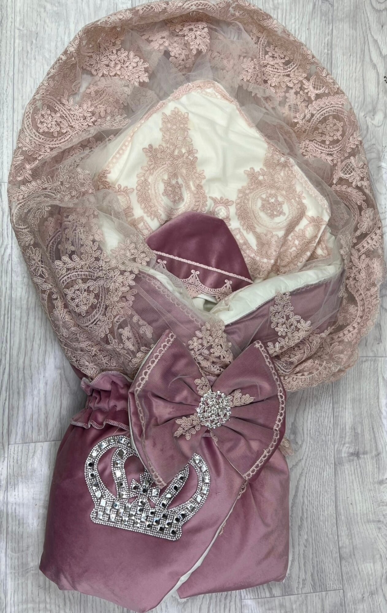 Конверт для новорожденных на выписку кружевной для девочки бардо