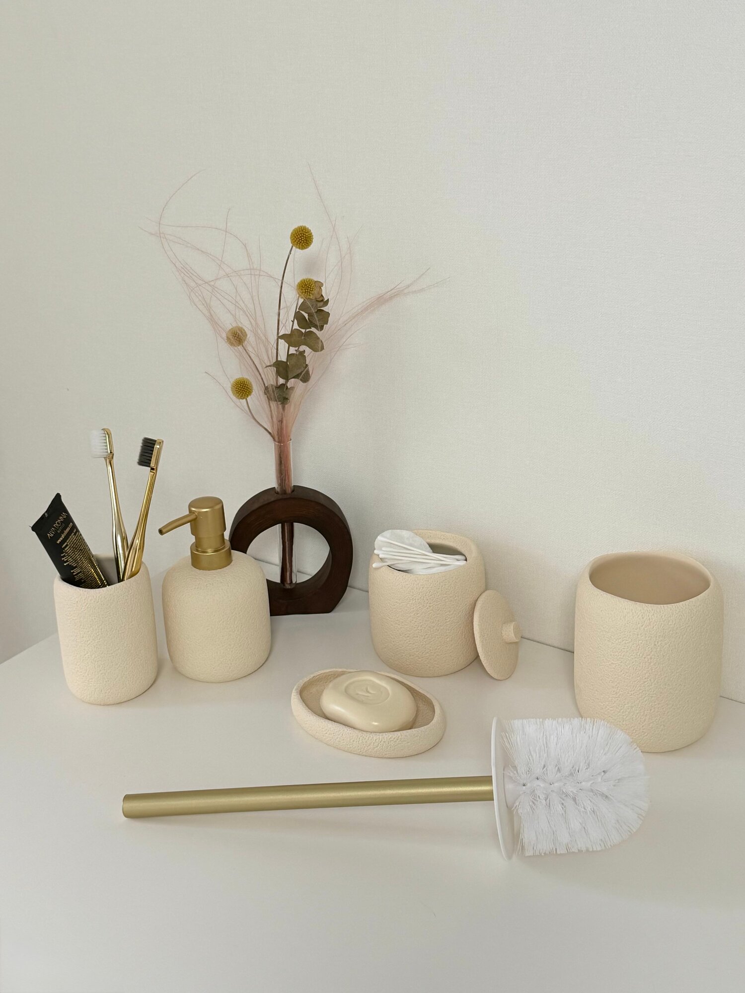 Набор аксессуаров для ванной комнаты, 5 предметов с ершиком, бежевый с золотом