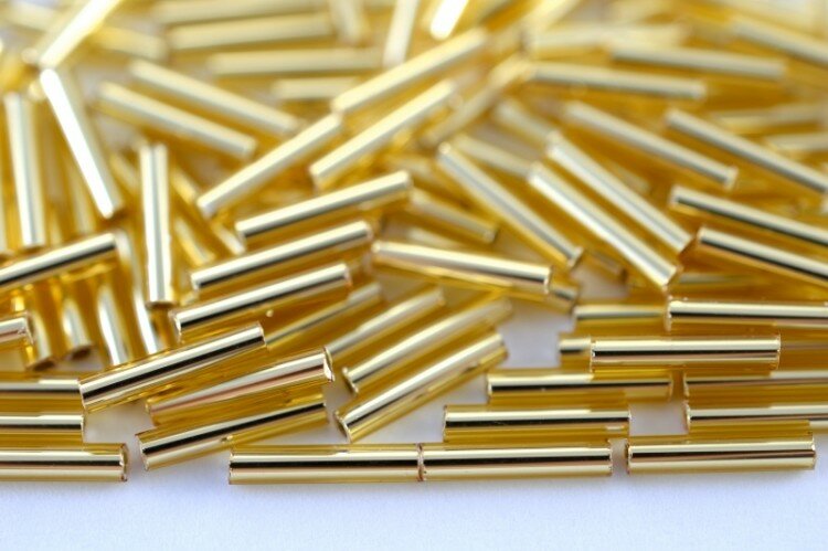 Бисер японский TOHO Bugle стеклярус 9мм #0022 светлый топаз, серебряная линия внутри, 5 грамм