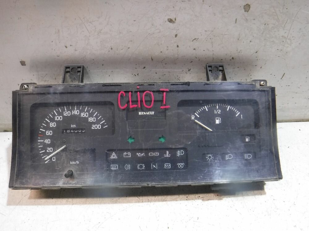 Панель приборов Renault Clio I