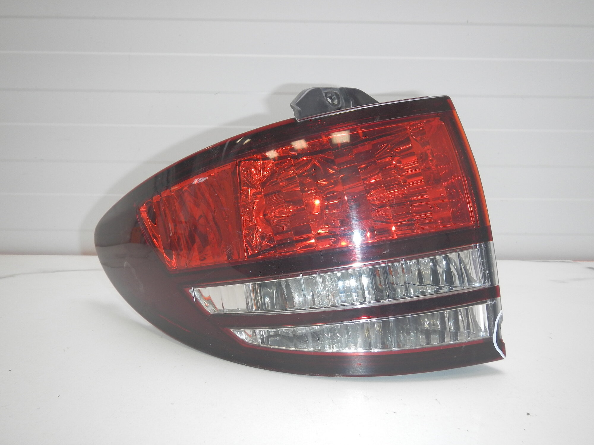 Б/У Фонарь задний левый, Toyota (Тойота)-ESTIMA (01-08) TOYOTA ESTIMA (01-08) Царапины, отколот стекла, трещина на корпу...