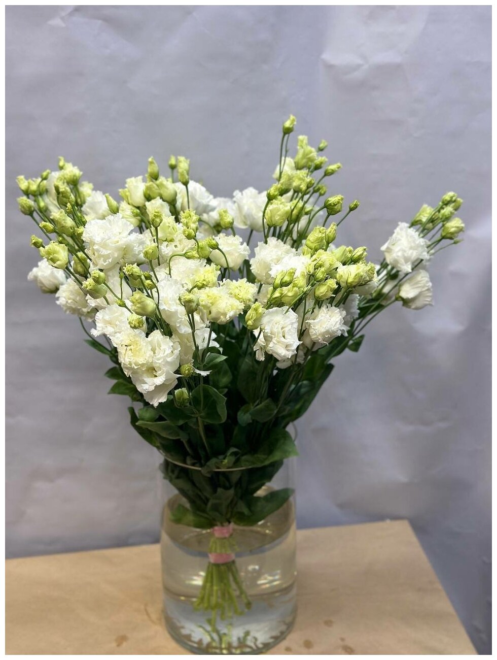 Букет wowflo "Эустома", высота 70см, 31 цветок, белый и розовый