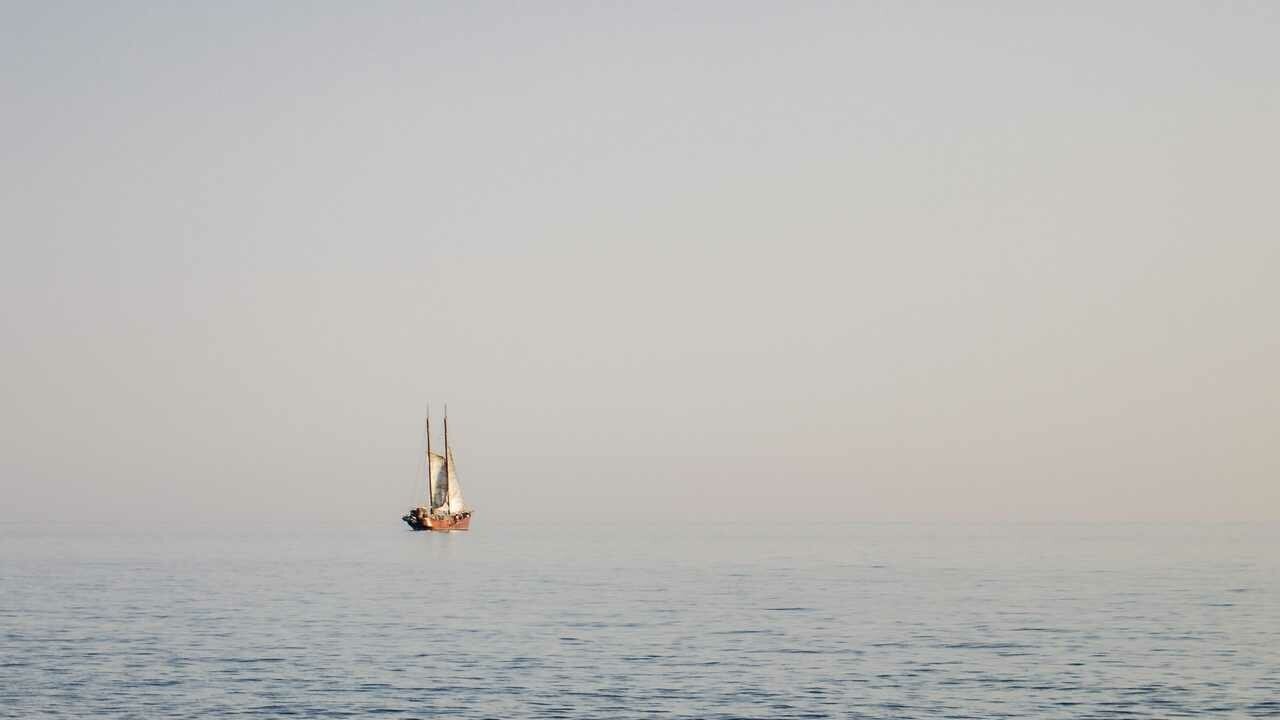 Картина на холсте 110x60 LinxOne "Корабль лето море яхта белый" интерьерная для дома / на стену / на кухню / с подрамником