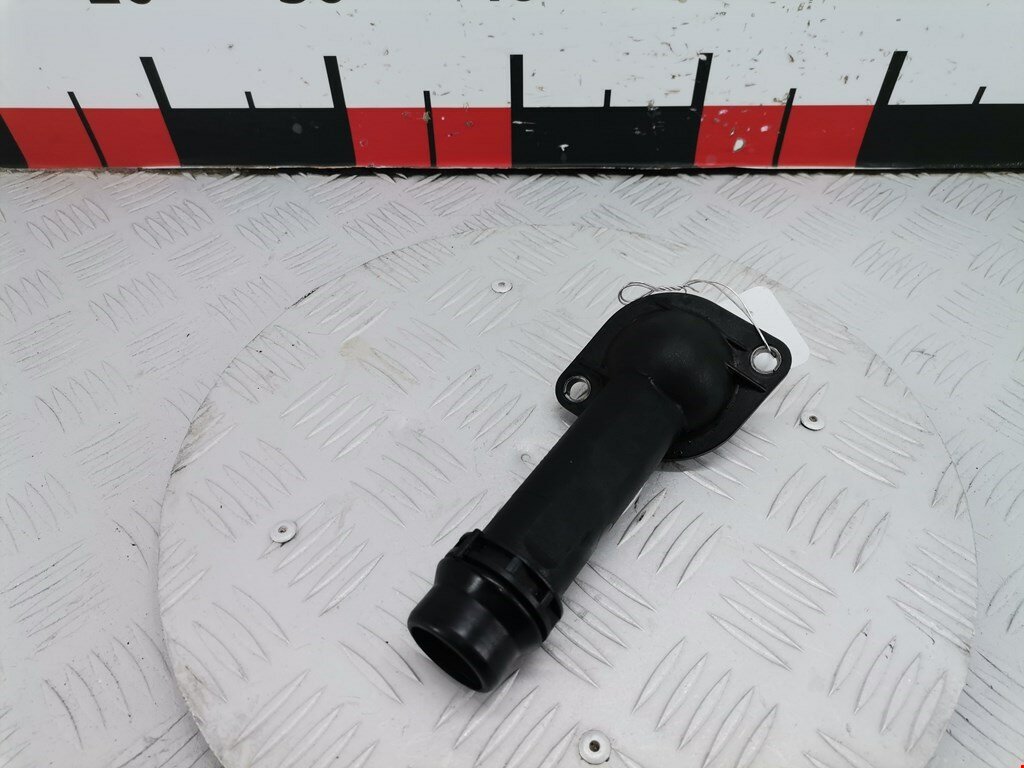 Корпус термостата Volkswagen Passat 5 06B121121 арт. 1561618