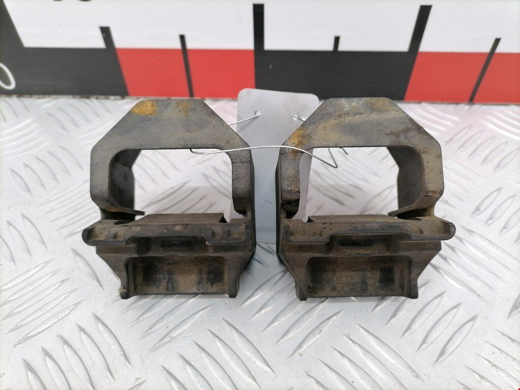 Кронштейн (крепление) радиатора BMW 3-Series (E90/E91/E92/E93) 17117807184 арт. 1446396