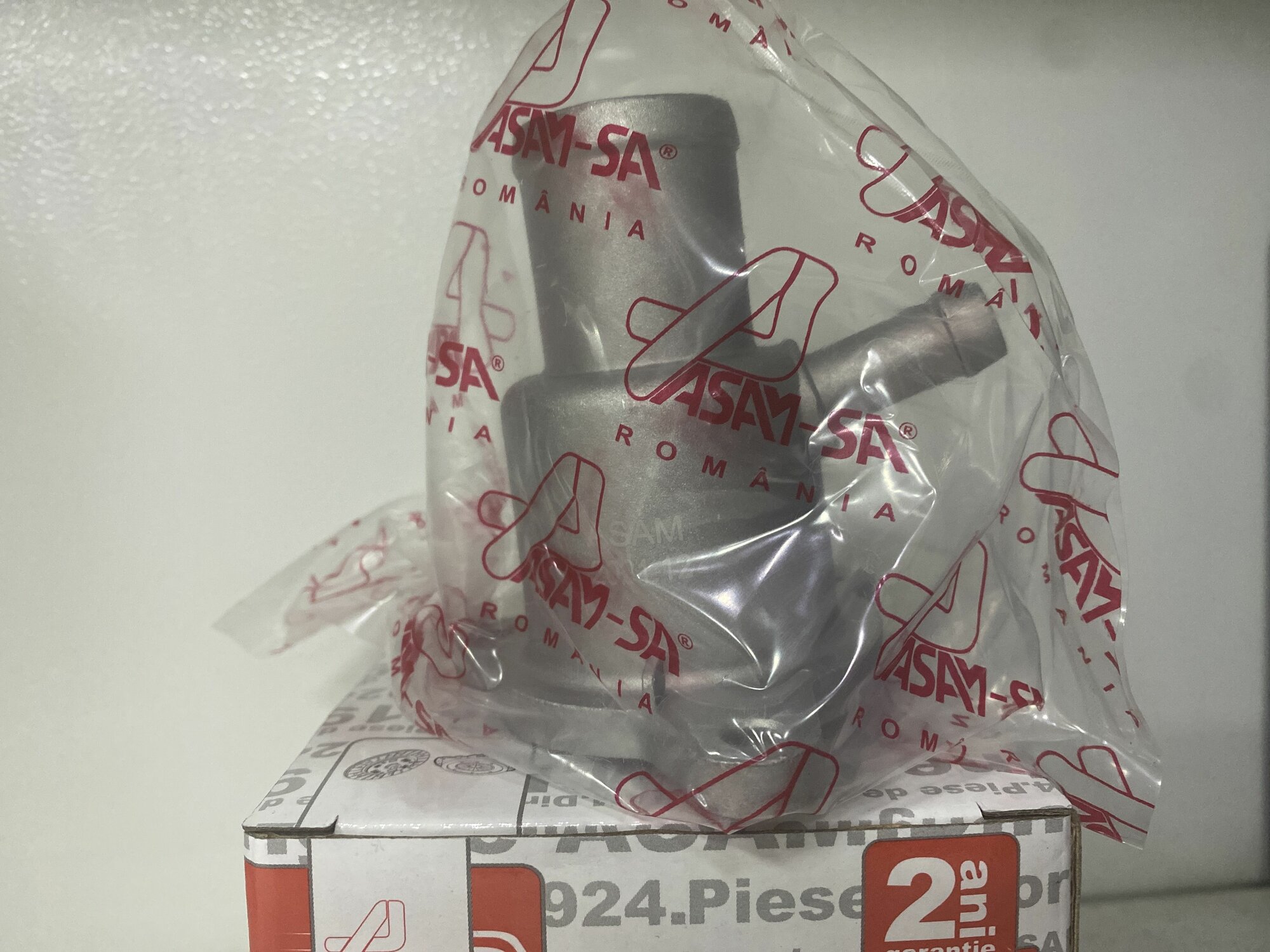 Корпус термостата алюминиевый + прокладка термостата для автомобилей RENAULT LOGAN/SANDERO