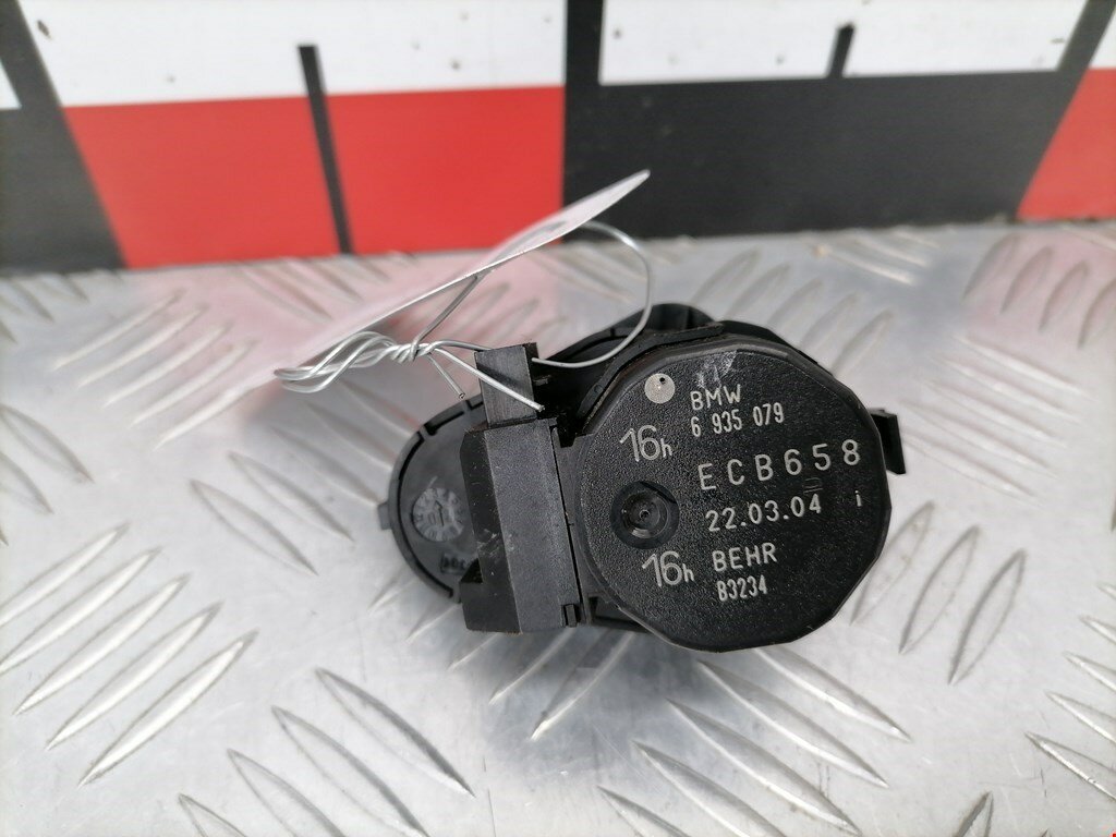 Сервопривод (электропривод моторчик привода) заслонки печки BMW 7-Series (E65/E66) 64116935079 арт. 1916747