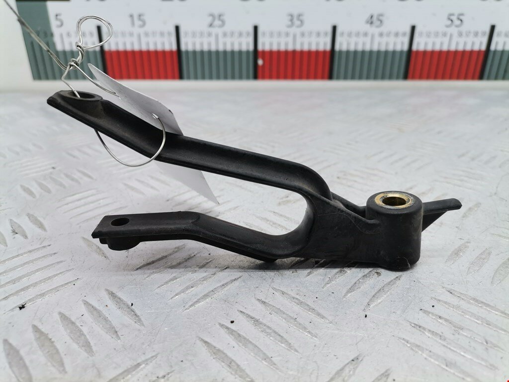 Кронштейн (крепление) радиатора Opel Astra H 13162131 арт. 2043824