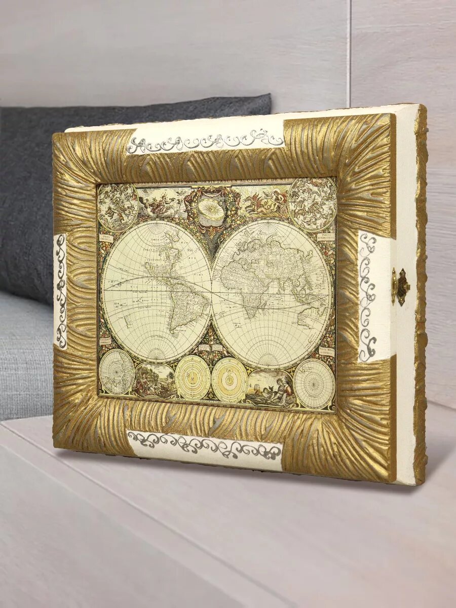 Ключница настенная в прихожую закрытая белая гравюра