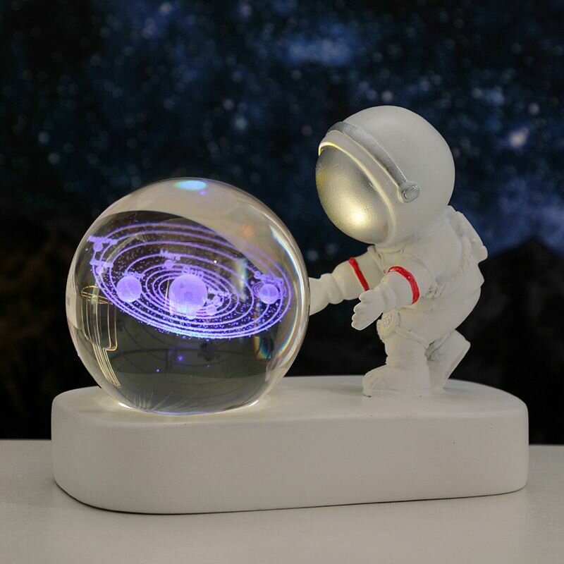 Ночной светильник <Астронавт Галактика> с хрустальным шаром и светящейся основой