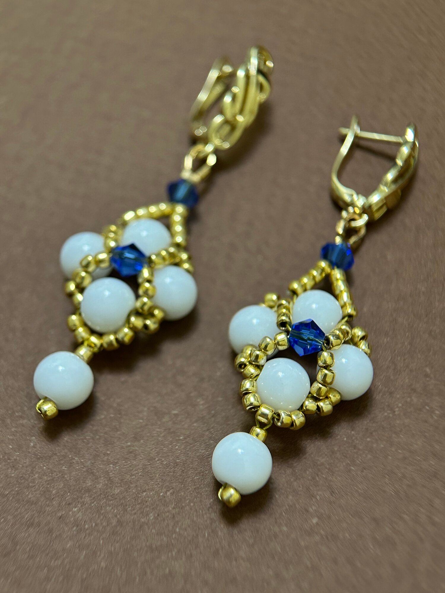 Серьги с подвесками, стекло, бисер, агат