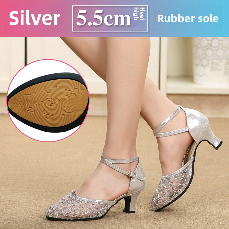 Спортивные туфли