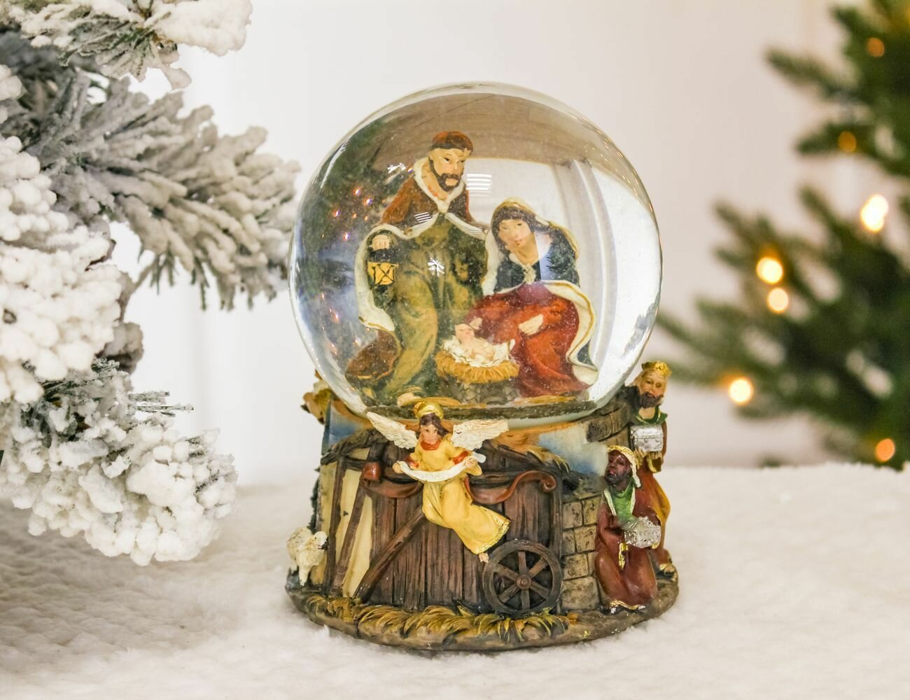 Снежный шар уотерболл музыкальный святое семейство большой, 14.5х11 см, Sigro 50-1071