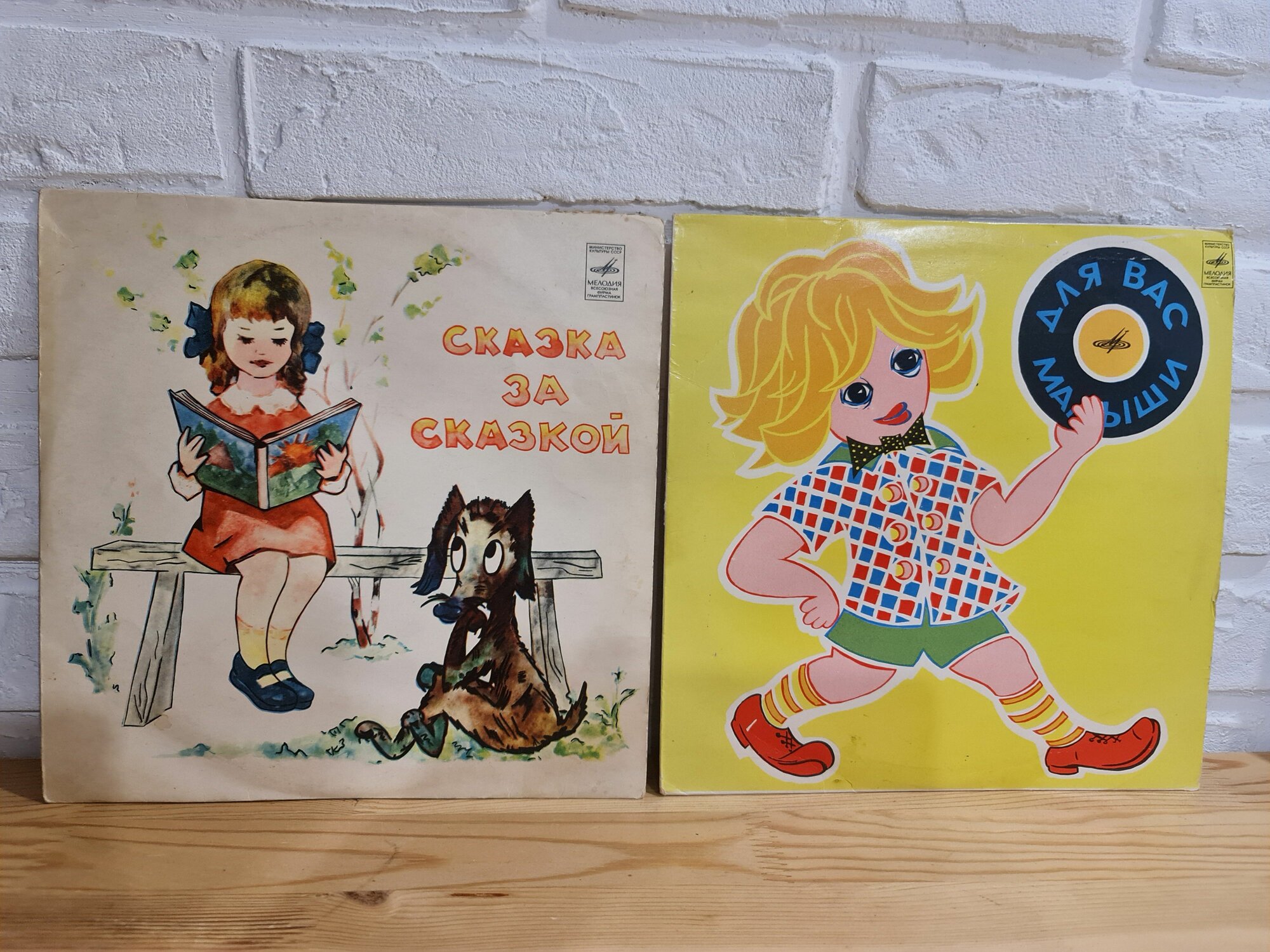 LP 10" (SNS 17) Набор Сказки С. Маршак "Кошкин Дом", С. Михалков "Три поросенка", "Музыкальный магазинчик", комплект из 2-х виниловых пластинок