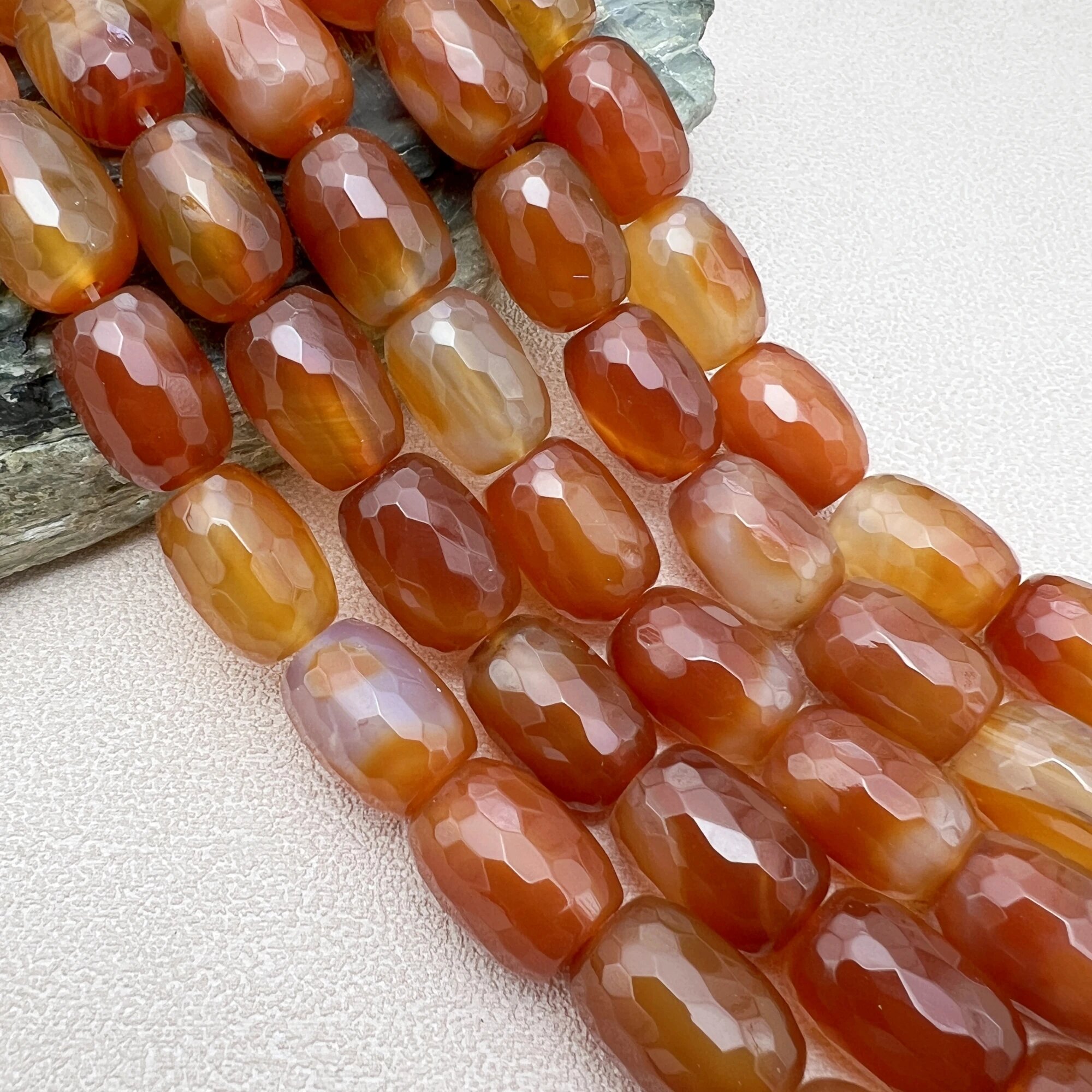 Большие граненые бусины красного агата MARUCOL 22 шт.