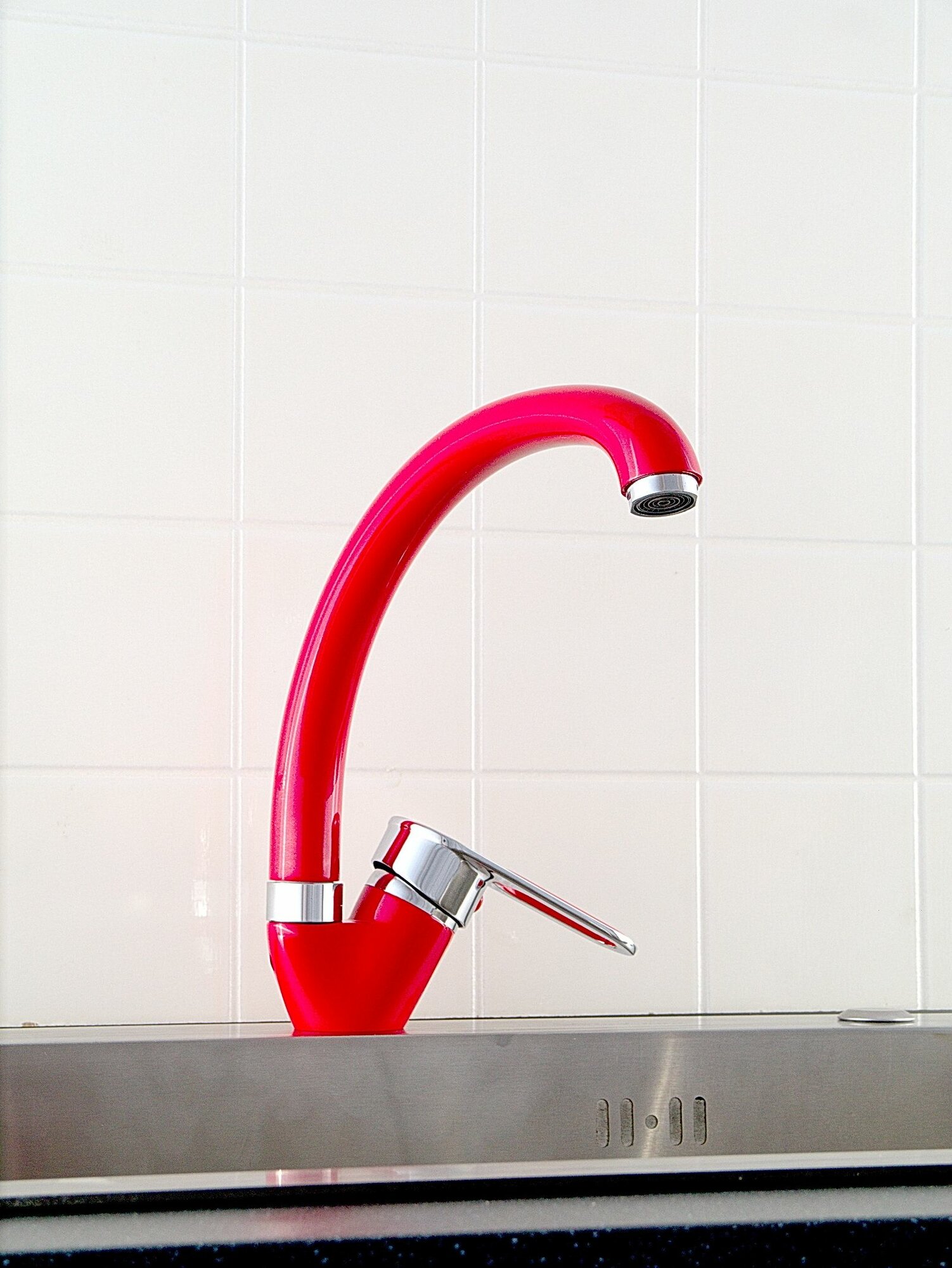 Смеситель для кухни Эверест B59-274C с высоким изливом, картридж 35 мм, красный, крепление гайка