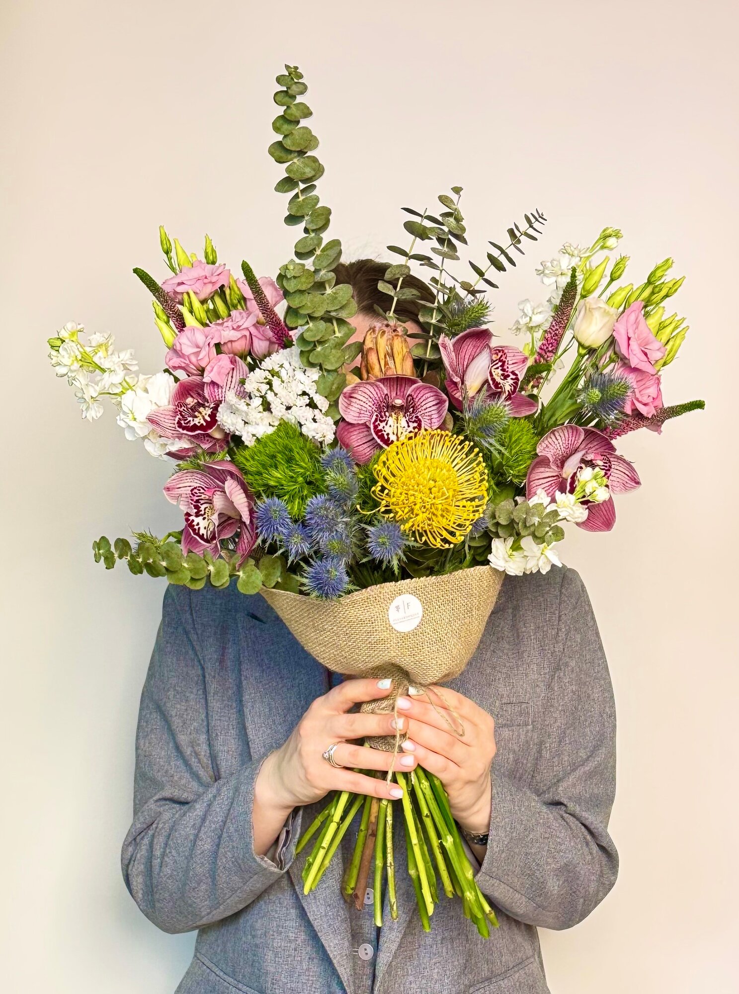 Авторский букет из Орхидеи, Протеи, Леукоспермум