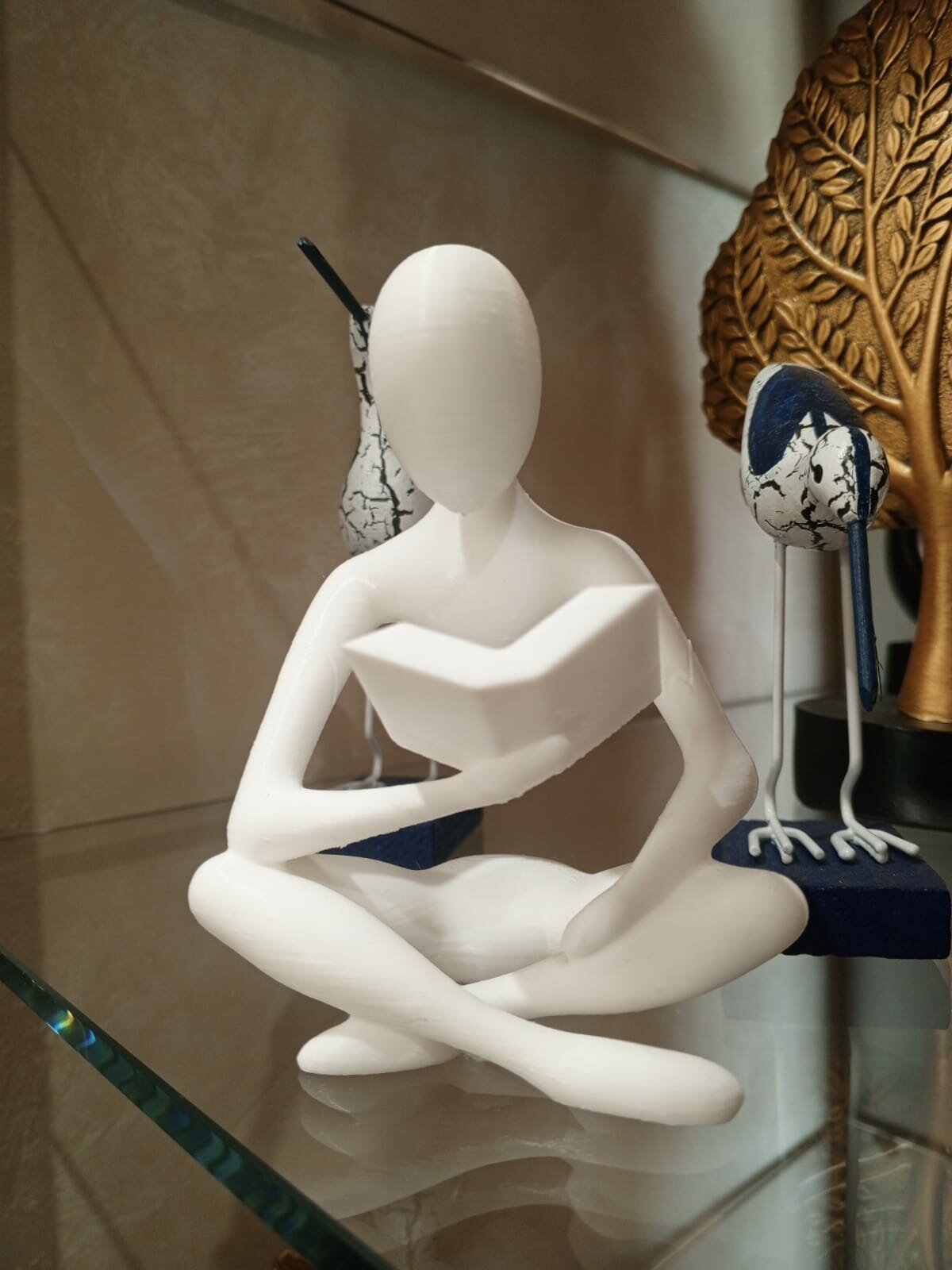 Статуэтка "Человек с книгой" мыслитель . идеально для интерьера, экстерьера. Икеа.