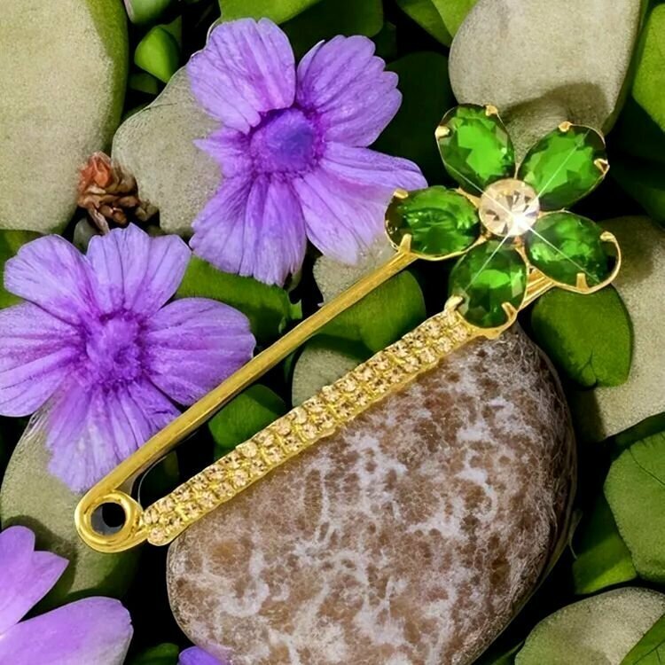 Брошь, циркон