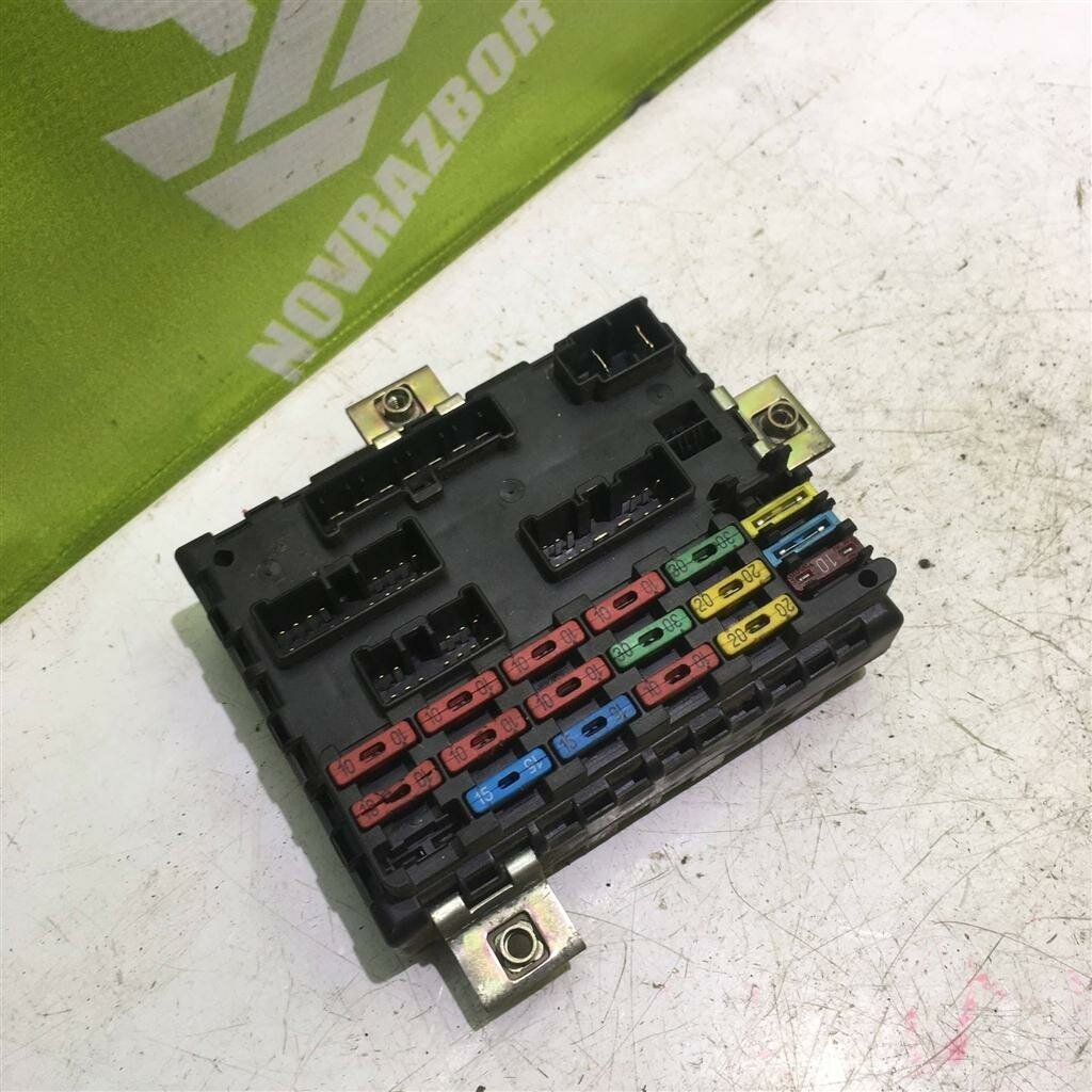 Блок предохранителей Fiat Punto 1(176) 93-99