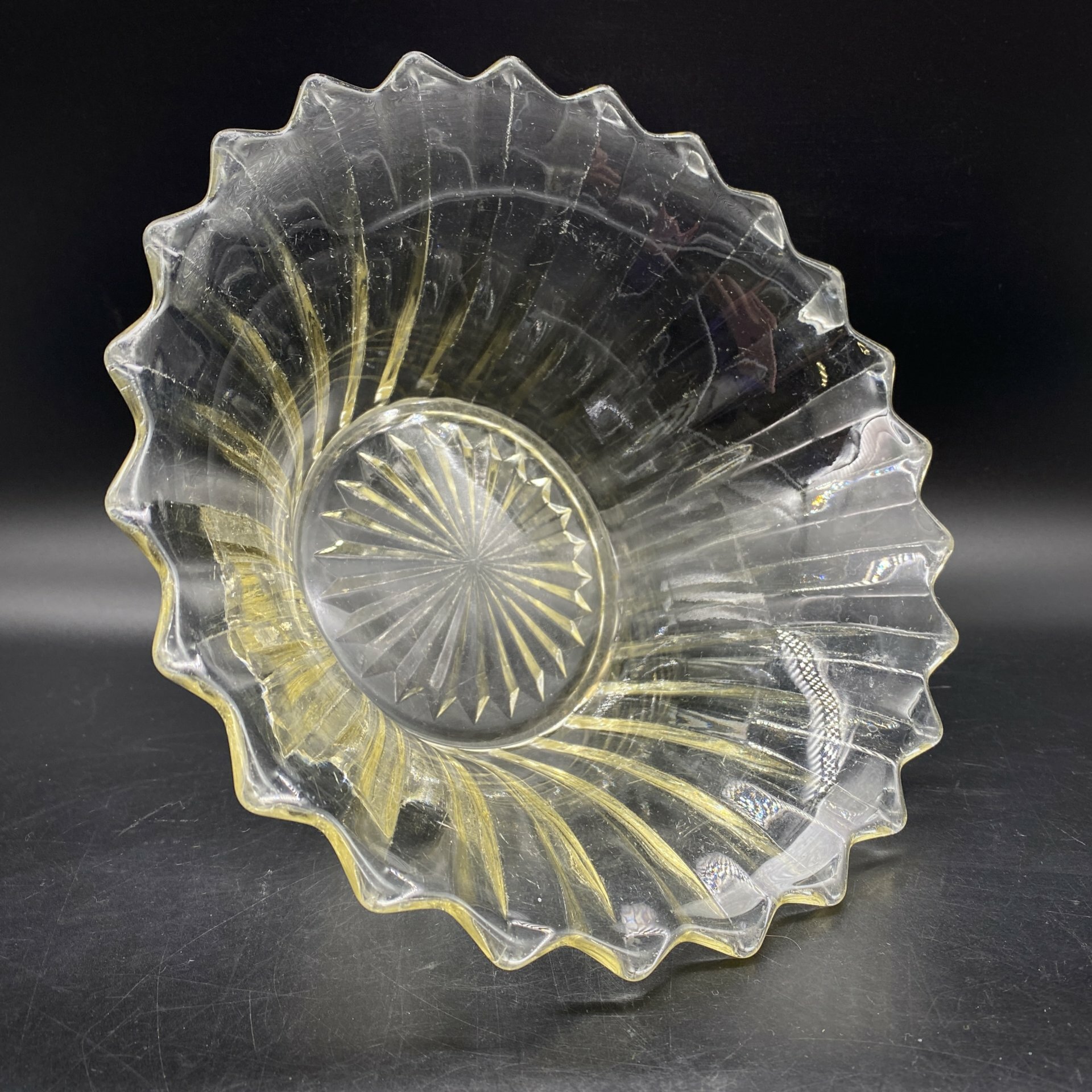 Салатник (конфетница) с резным декором, стекло, СССР, 1970-1990 гг.