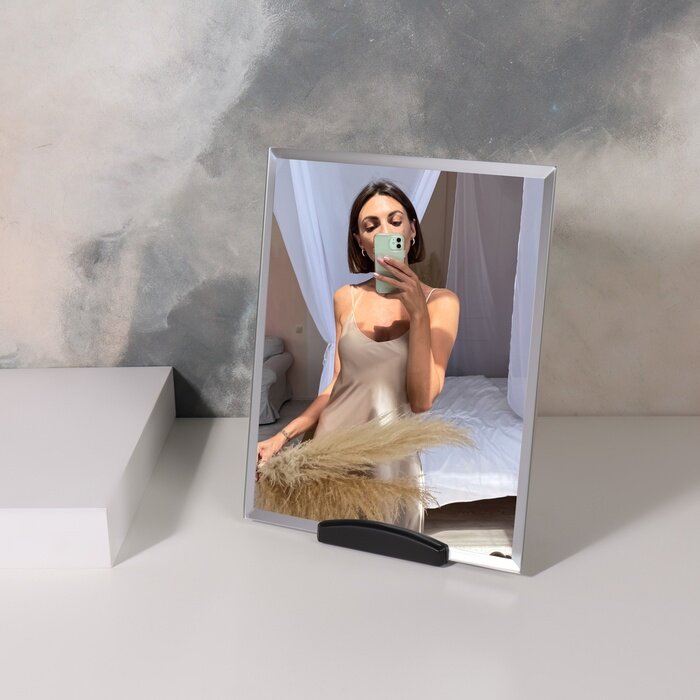 Зеркало на подставке, зеркальная поверхность 17,5 × 22 см, цвет чёрный, 906401