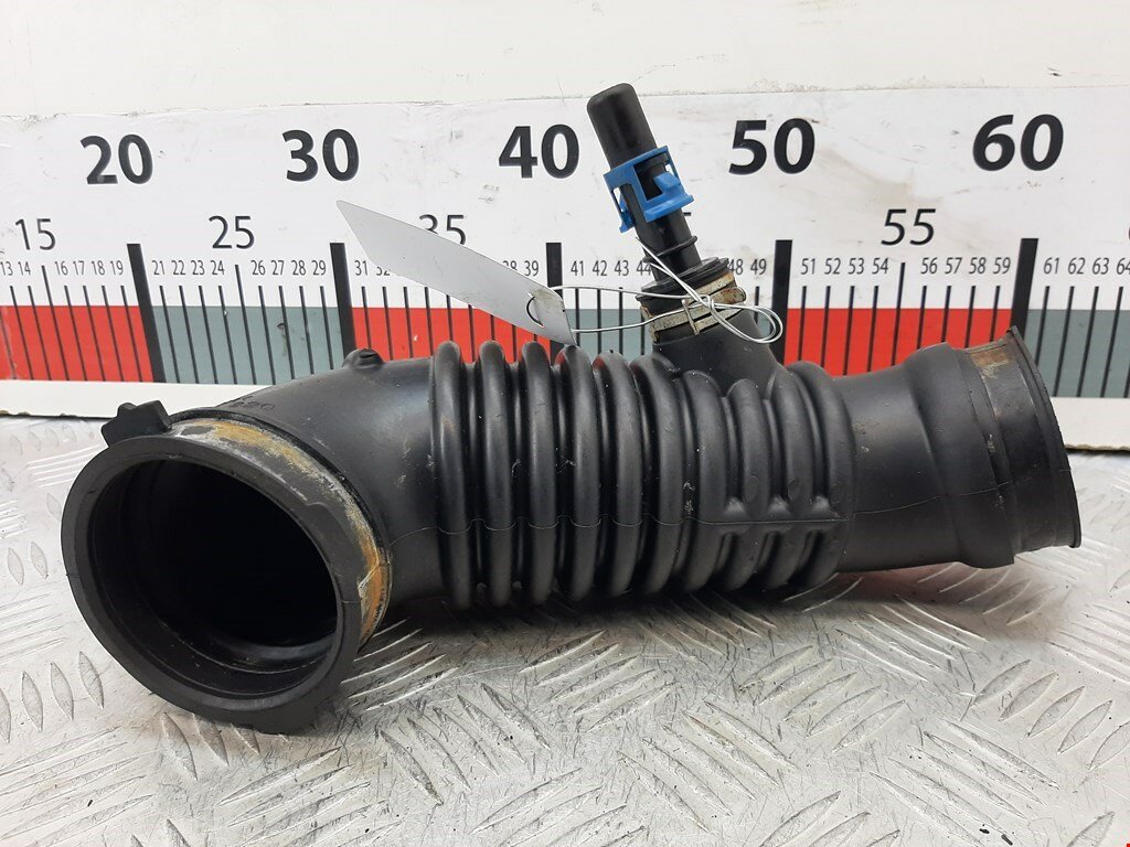 Патрубок воздушного фильтра (гофра инжектора) Mazda CX-7 (ER) L33E13220 арт. 2026897