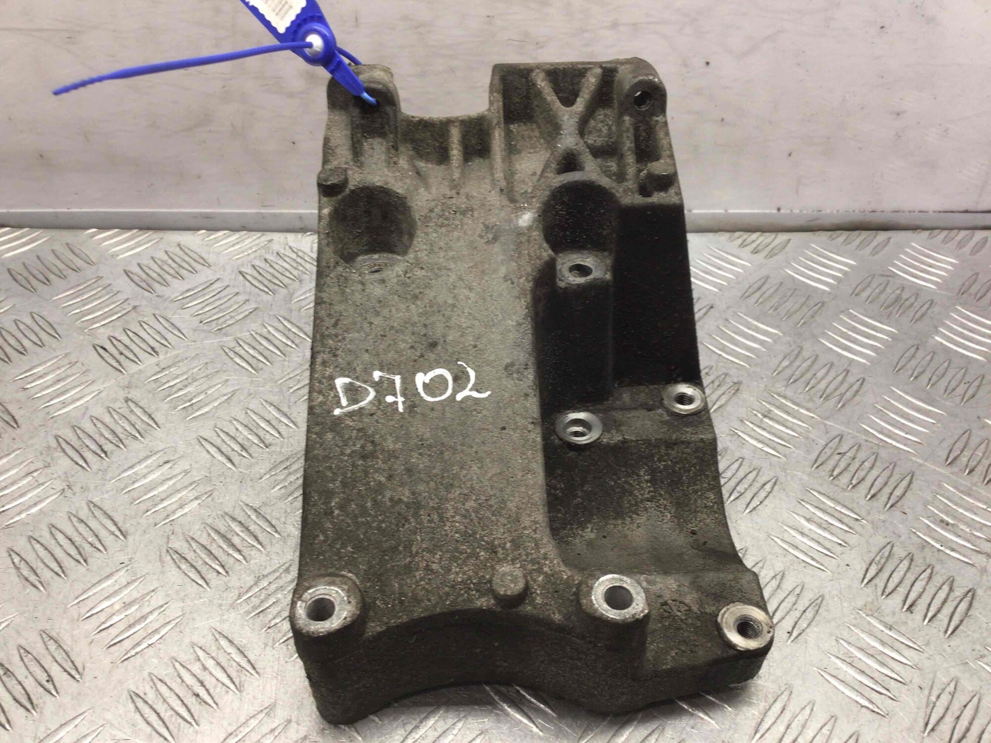 Б/У Кронштейн компрессора кондиционера Ford Focus 2 поколение (2005-2008) 2008 г.