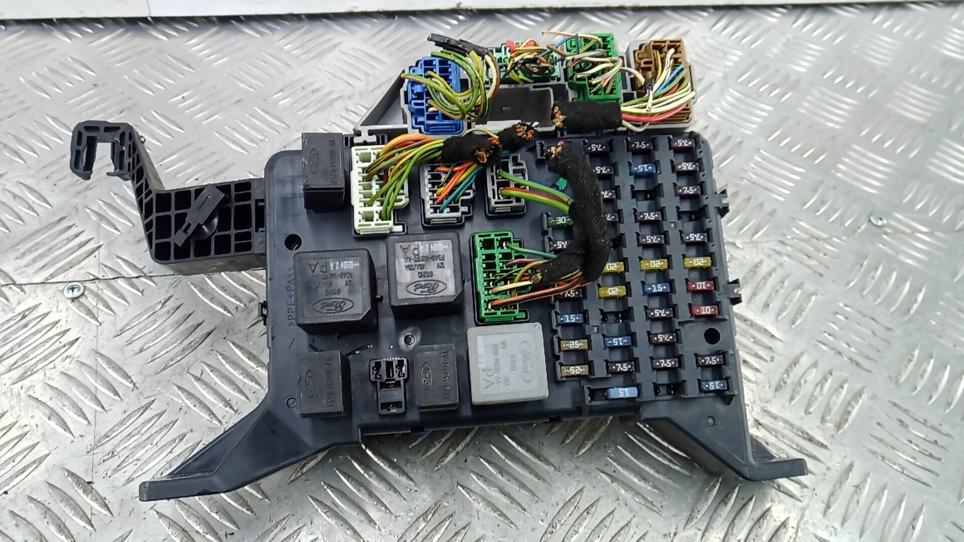 Блок предохранителей FORD MONDEO 3, Номер 1s7t14a073ae