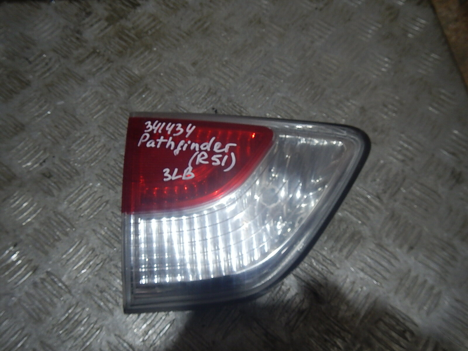 Б/У Фонарь задний внутренний левый, Nissan (Ниссан)-PATFINDER (R52) (13-) NISSAN PATFINDER (R52) (13-) Царапины. 341434 ...