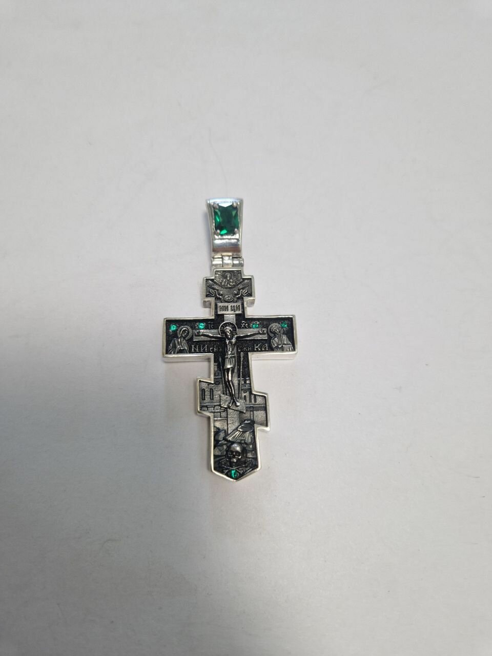 Крестик, серебро, 925 проба, изумруд синтетический