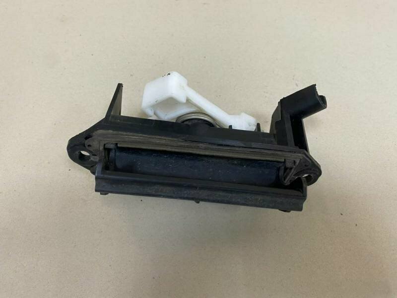 Ручка двери багажника наружная Toyota Corolla E120 2001-2007 кат.номер: 6902302010