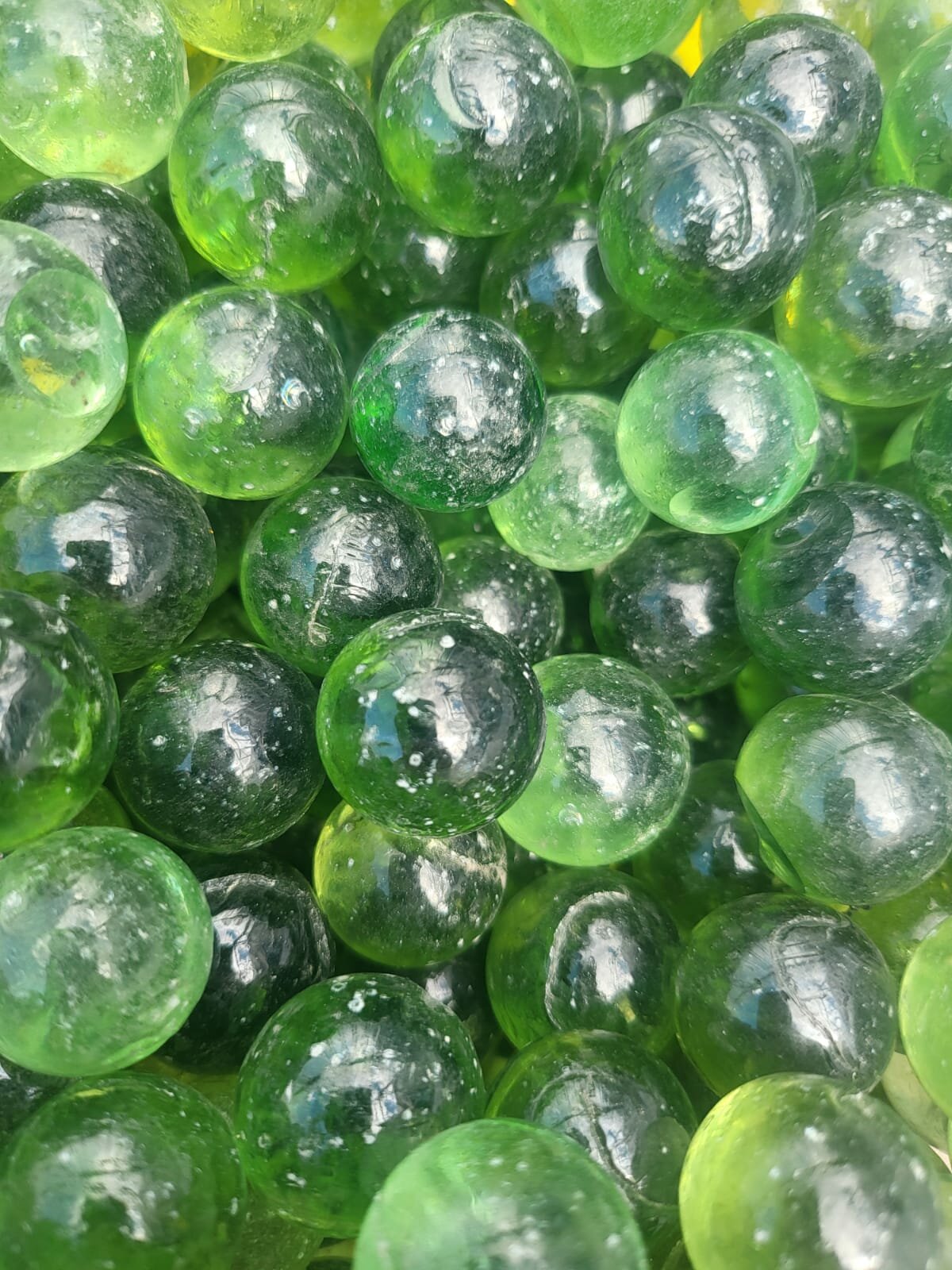 Стеклянные шарики для декора оливковые .1 кг. (90шт.)