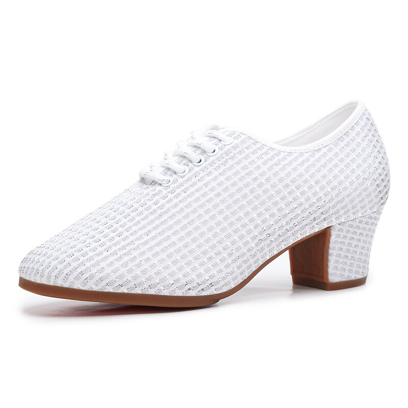 Спортивные туфли