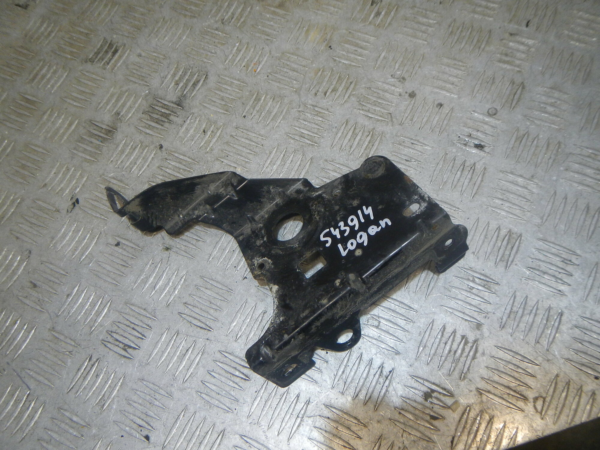 Б/У Кронштейн (сопут.товар), Renault (Рено)-LOGAN (14-) RENAULT LOGAN (14-) Без видимых повреждений. 543914 RENAULT арт....