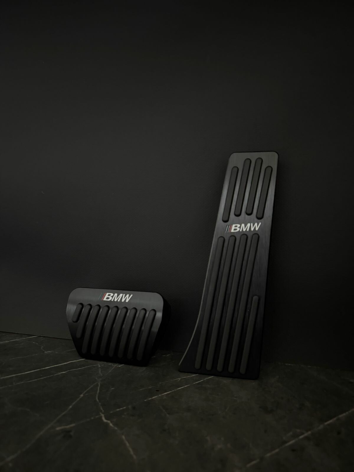 Накладки на педали с логотипом БМВ