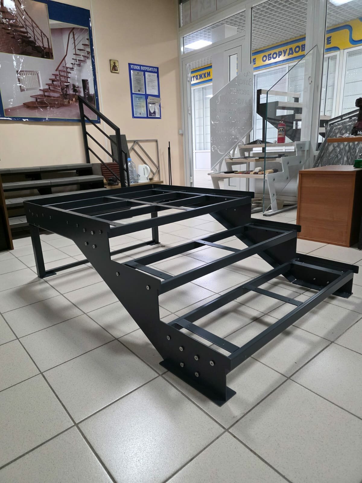 Лестница-крыльцо 3 ступени с площадкой , без ДПК, без ограждения. Ширина 1 м, высота 54 см.