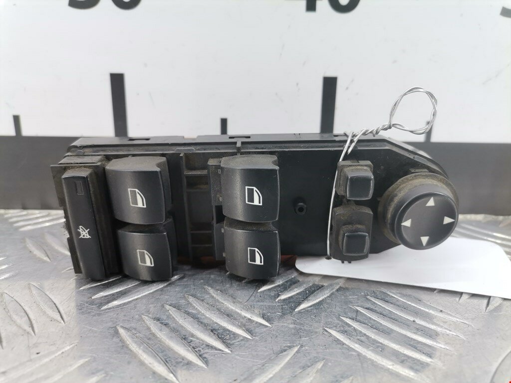 Блок управления стеклоподъемниками BMW 5-Series (E60/E61) 61316951919 арт. 1609575