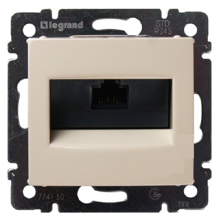Информационная розетка Legrand Valena RJ45 категория 5e UTP 1 выход слоновая кость