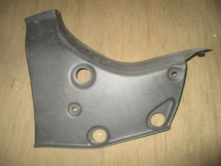 Облицовка багажника левая 98ABF13025BDW Форд Фокус 1 Седан USA с 1998 по 2001г S-35