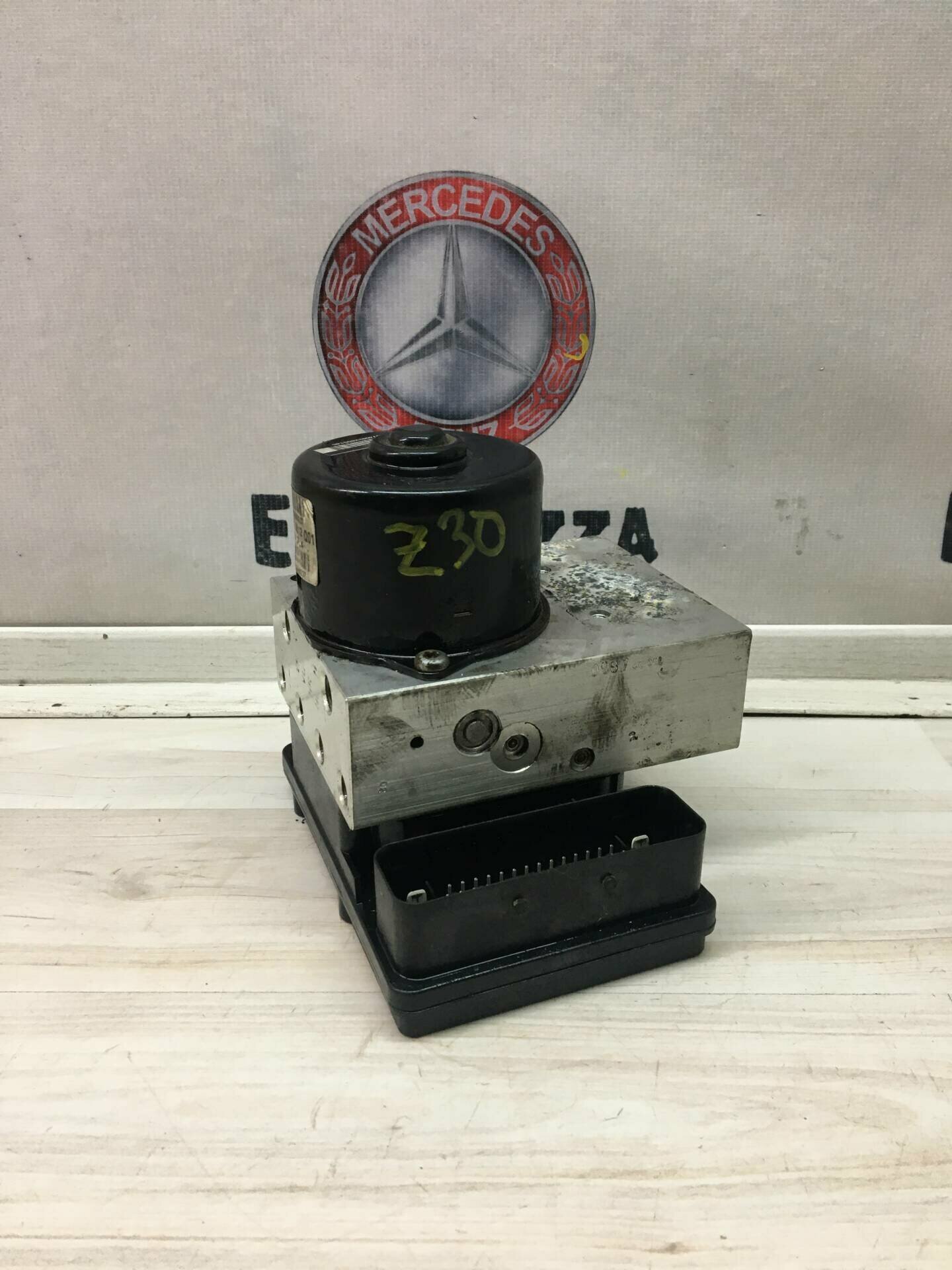 Блок управления ABS ESP Mercedes W209 A2095453032