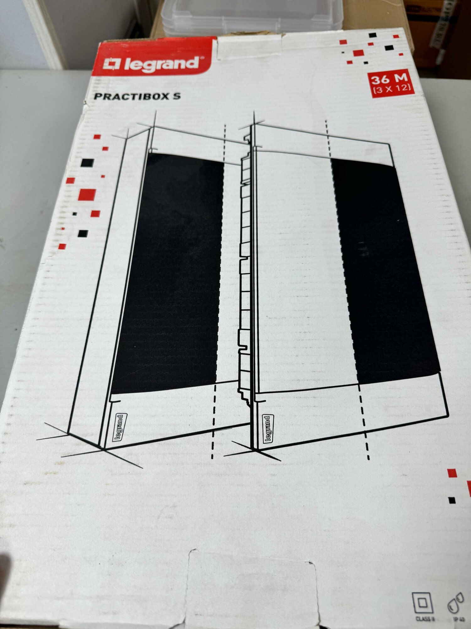 Щит пластиковый встраиваемый (в полые стены) Practibox S 3x12 модуля белая дверь шины N+PE Legrand 135563