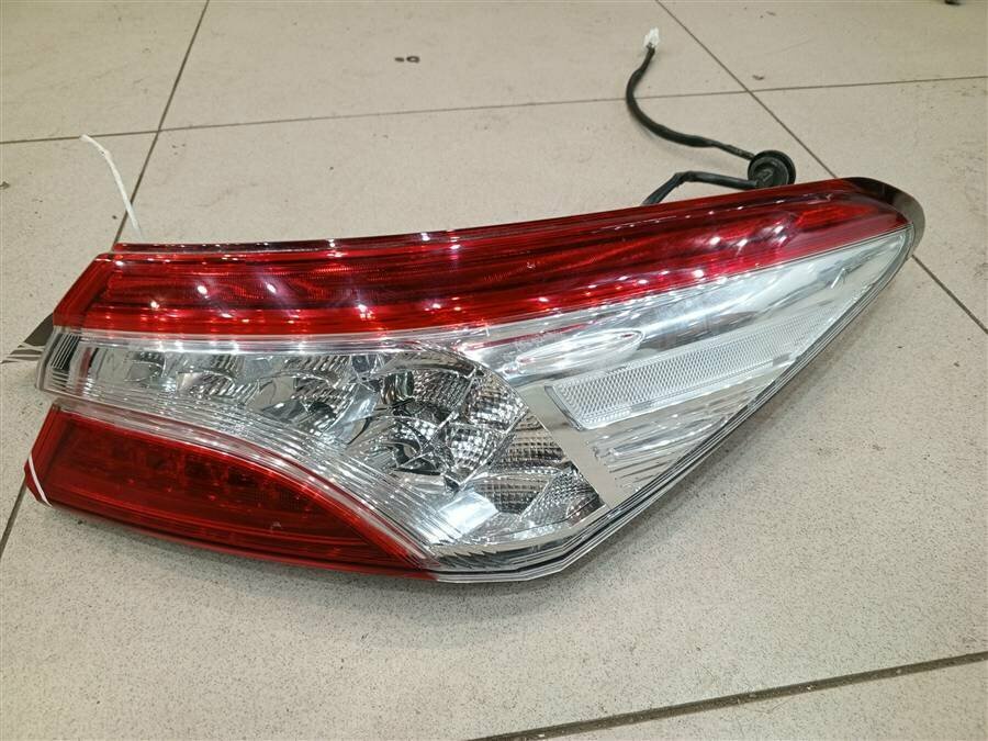 Фонарь задний наружный правый от Toyota Camry XV70 2017>