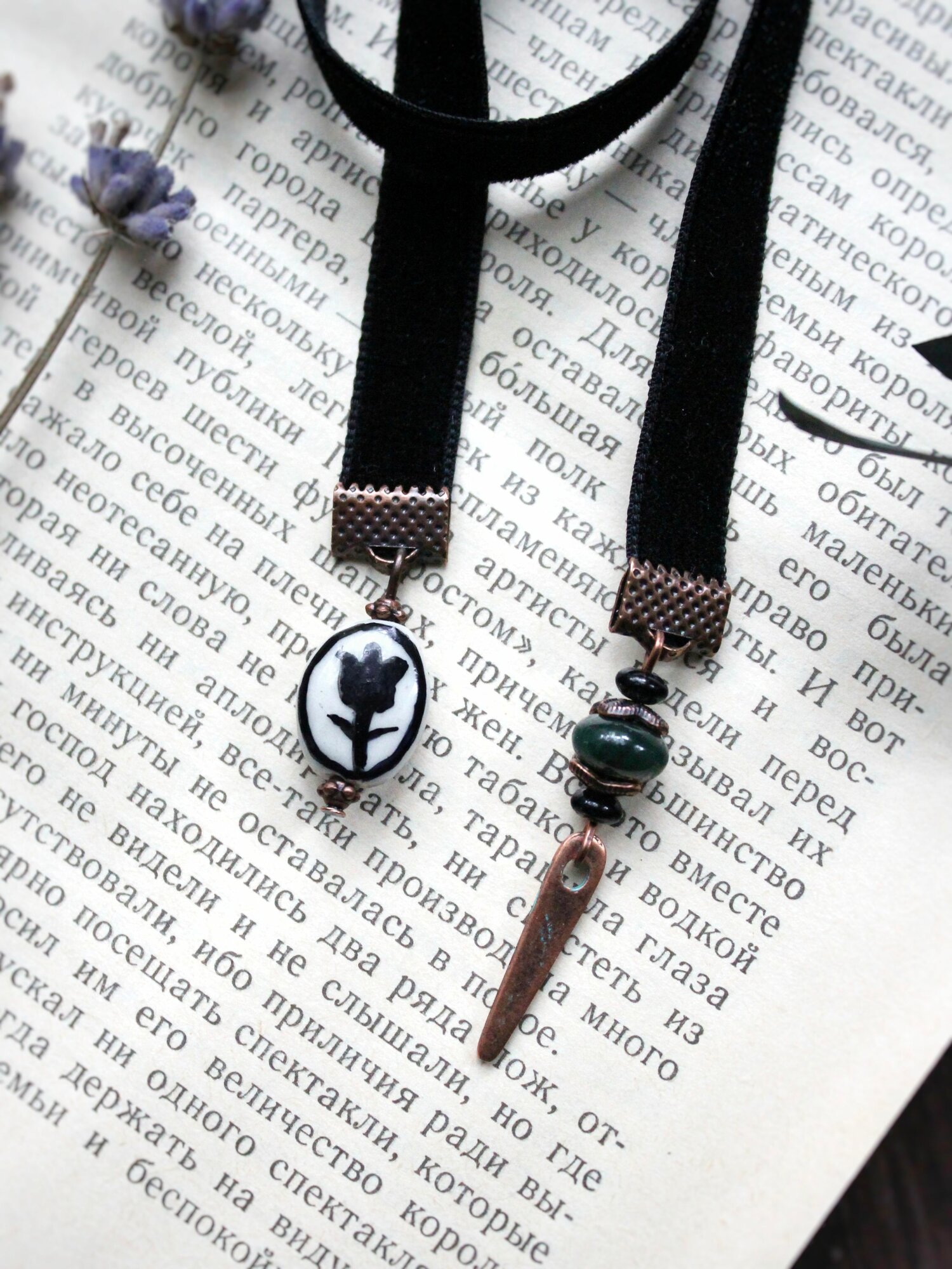 Закладка бархатная "Старый город", черная лента для книги, готовый подарок девушке подруге сестре жене