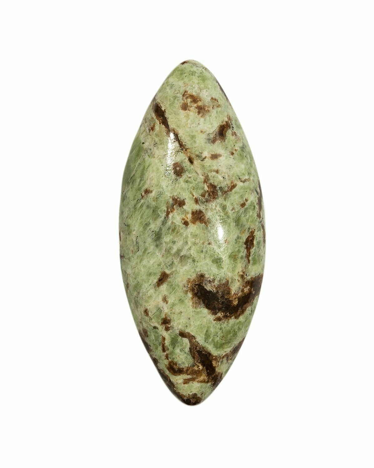 Кабошон из хромдиопсида размером 50х21х7 мм.