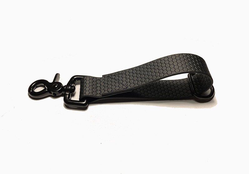 Переходник на поводок из биотана гриппи черный шир. 25 мм карабин рычажный черный 28 см