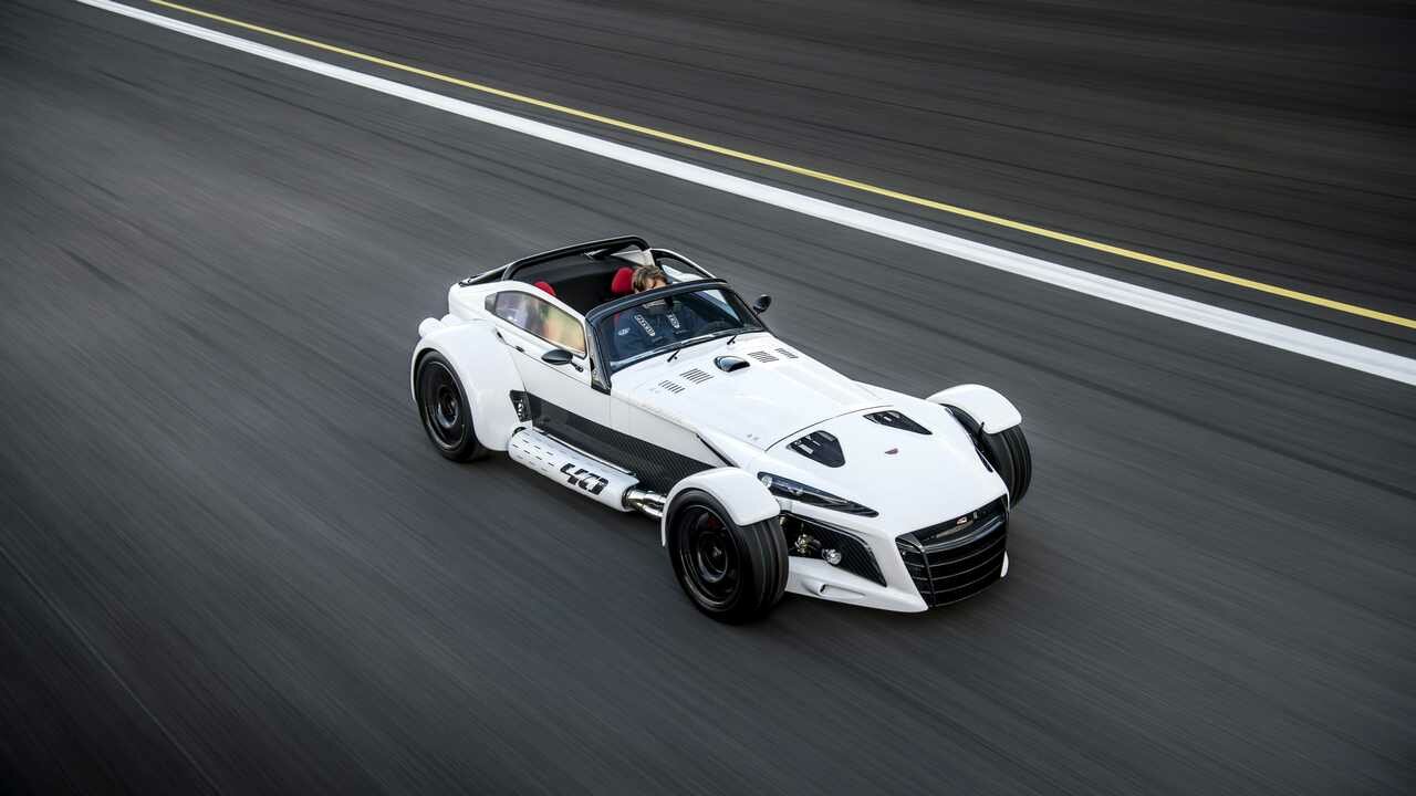 Картина на холсте 110x60 LinxOne "2018 Donkervoort Движение белая" интерьерная для дома / на стену / на кухню / с подрамником