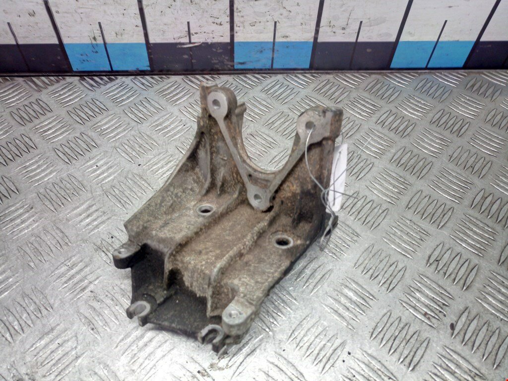 Кронштейн ТНВД Audi A8 D3 057130147R арт. 634721