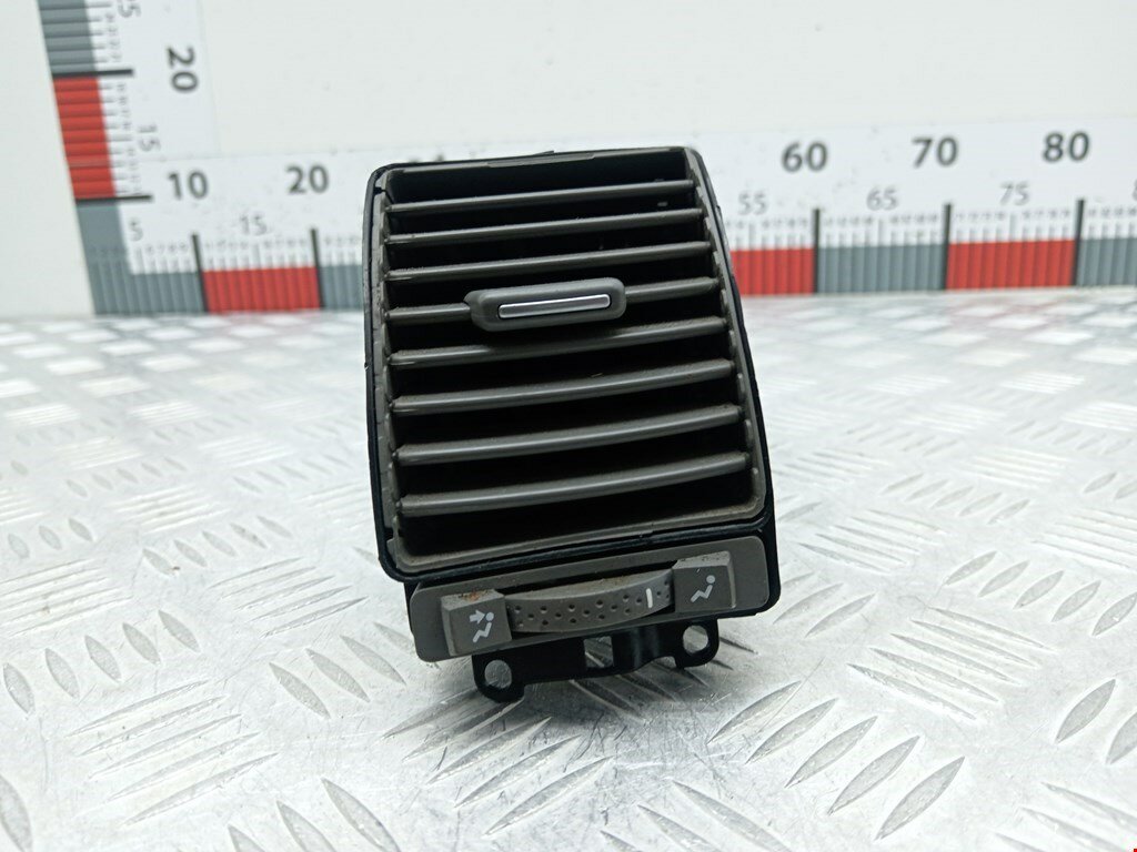 Дефлектор обдува салона Renault Laguna 2 A1068600 арт. 1910746