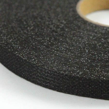Тесьма флизелиновая для швов (клеевая) ширина 1см черная 50 метров